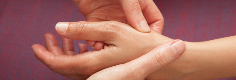 Les gestes pour soulager l’arthrose des doigts